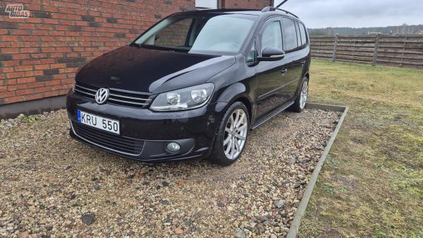 Black Volkswagen Touran 2011 in Vilnius, with an engine capacity of 2.00 L and mileage of 423 thousand km for 6100 €, photo 2 on AUTOMOTO.COM.LV