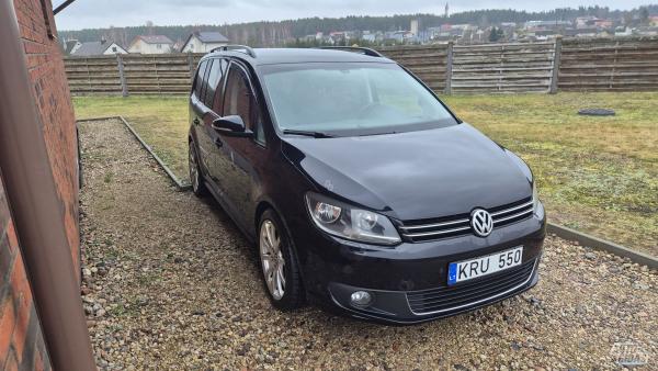 Black Volkswagen Touran 2011 in Vilnius, with an engine capacity of 2.00 L and mileage of 423 thousand km for 6100 €, photo 6 on AUTOMOTO.COM.LV