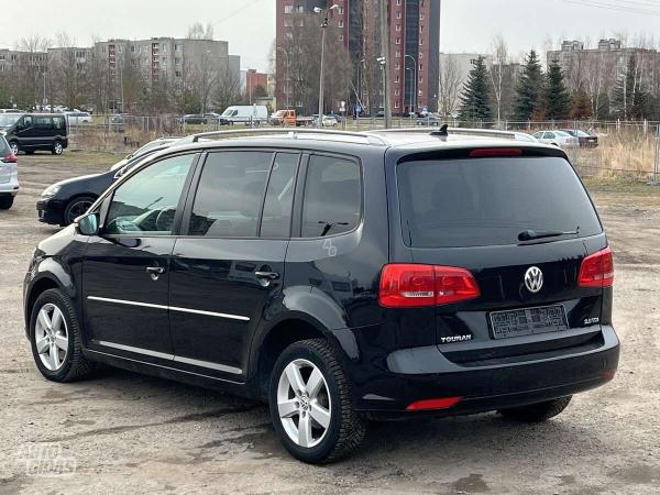 Melns Volkswagen Touran 2011 Kėdainiai, ar dzinēja tilpumu 2.00 L un nobraukumu 255 tūkst. km par 6299 €, foto 3 vietnē AUTOMOTO.COM.LV