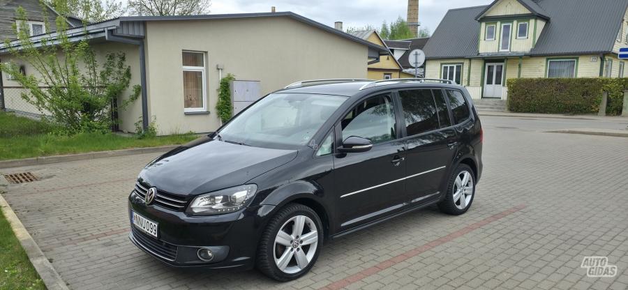 Black Volkswagen Touran 2011 in Anyksciai, with an engine capacity of 1.60 L and mileage of 225 thousand km for 6150 €, photo 1 on AUTOMOTO.COM.LV
