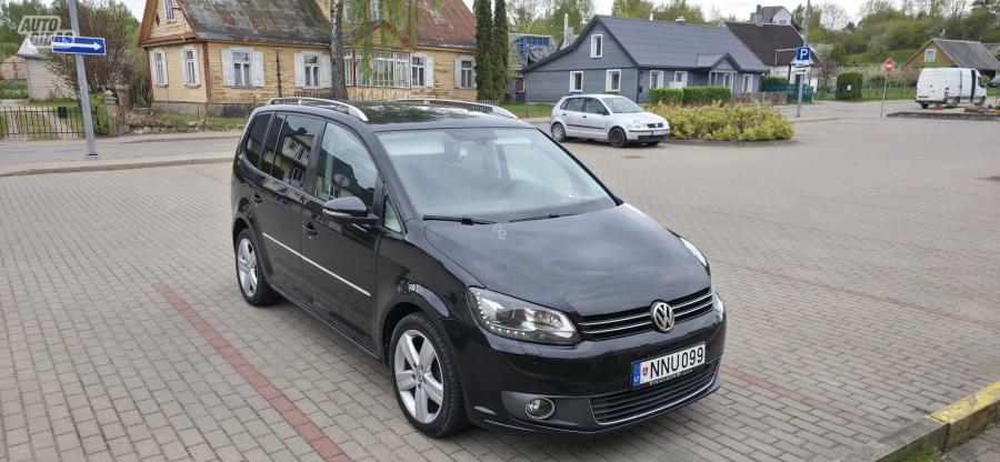 Black Volkswagen Touran 2011 in Anyksciai, with an engine capacity of 1.60 L and mileage of 225 thousand km for 6150 €, photo 3 on AUTOMOTO.COM.LV