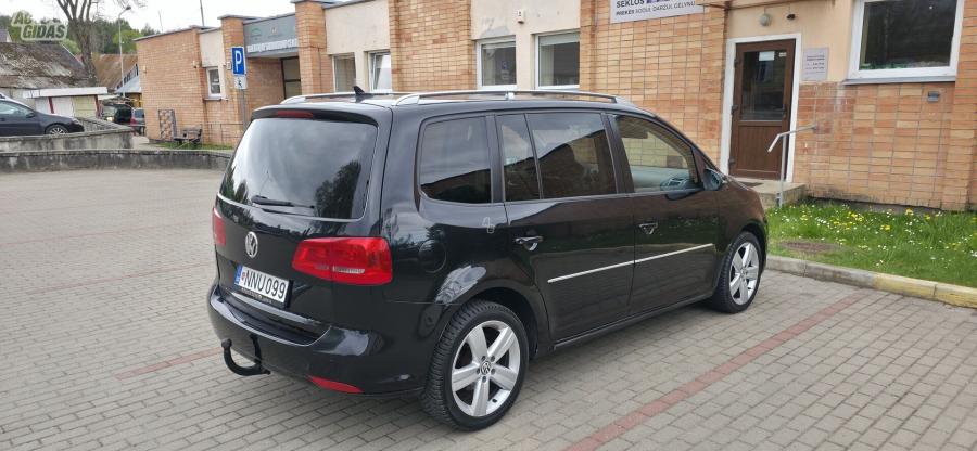 Black Volkswagen Touran 2011 in Anyksciai, with an engine capacity of 1.60 L and mileage of 225 thousand km for 6150 €, photo 4 on AUTOMOTO.COM.LV