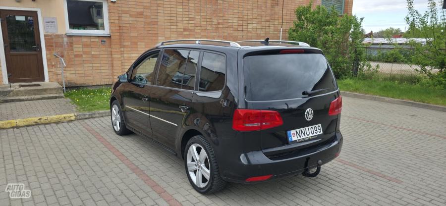Black Volkswagen Touran 2011 in Anyksciai, with an engine capacity of 1.60 L and mileage of 225 thousand km for 6150 €, photo 5 on AUTOMOTO.COM.LV