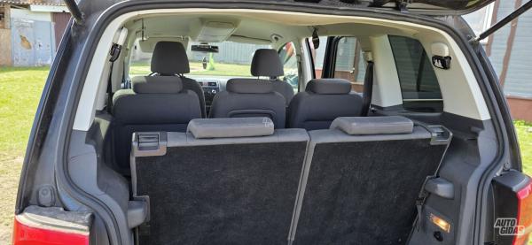Melns Volkswagen Touran 2011 Anykščiai, ar dzinēja tilpumu 1.60 L un nobraukumu 225 tūkst. km par 6150 €, foto 5 vietnē AUTOMOTO.COM.LV