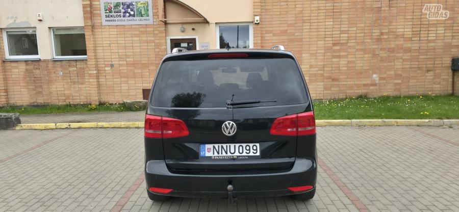Black Volkswagen Touran 2011 in Anyksciai, with an engine capacity of 1.60 L and mileage of 225 thousand km for 6150 €, photo 8 on AUTOMOTO.COM.LV