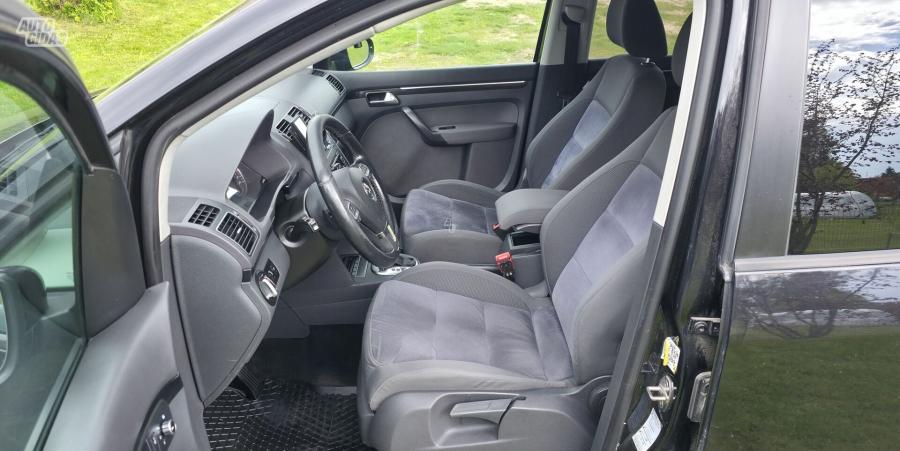 Black Volkswagen Touran 2011 in Anyksciai, with an engine capacity of 1.60 L and mileage of 225 thousand km for 6150 €, photo 12 on AUTOMOTO.COM.LV
