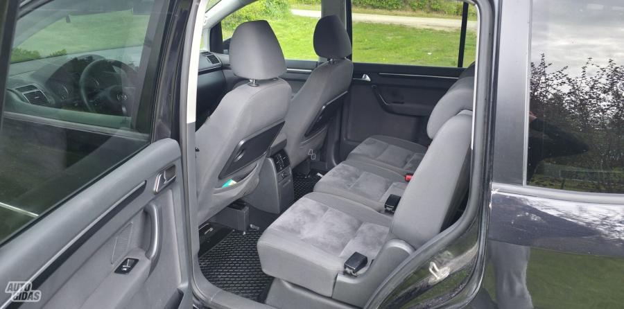 Black Volkswagen Touran 2011 in Anyksciai, with an engine capacity of 1.60 L and mileage of 225 thousand km for 6150 €, photo 13 on AUTOMOTO.COM.LV