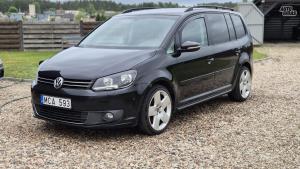 Black Volkswagen Touran 2011 in Vilnius, with an engine capacity of 2.00 L and mileage of 423 thousand km for 5500 €, photo 4 on AUTOMOTO.COM.LV
