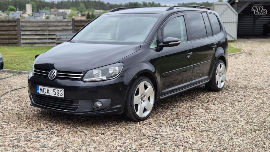 Black Volkswagen Touran 2011 in Vilnius, with an engine capacity of 2.00 L and mileage of 423 thousand km for 5500 €, photo 4 on AUTOMOTO.COM.LV