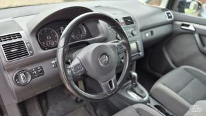Black Volkswagen Touran 2011 in Vilnius, with an engine capacity of 2.00 L and mileage of 423 thousand km for 5500 €, photo 9 on AUTOMOTO.COM.LV