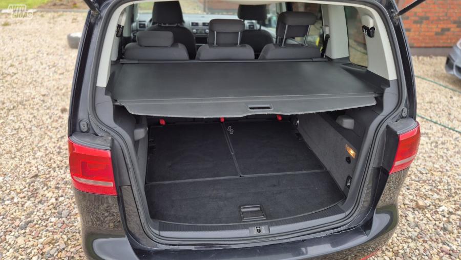 Black Volkswagen Touran 2011 in Vilnius, with an engine capacity of 2.00 L and mileage of 423 thousand km for 5500 €, photo 11 on AUTOMOTO.COM.LV