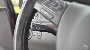 Black Volkswagen Touran 2011 in Vilnius, with an engine capacity of 2.00 L and mileage of 423 thousand km for 5500 €, photo 16 on AUTOMOTO.COM.LV