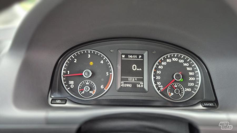 Black Volkswagen Touran 2011 in Vilnius, with an engine capacity of 2.00 L and mileage of 423 thousand km for 5500 €, photo 17 on AUTOMOTO.COM.LV