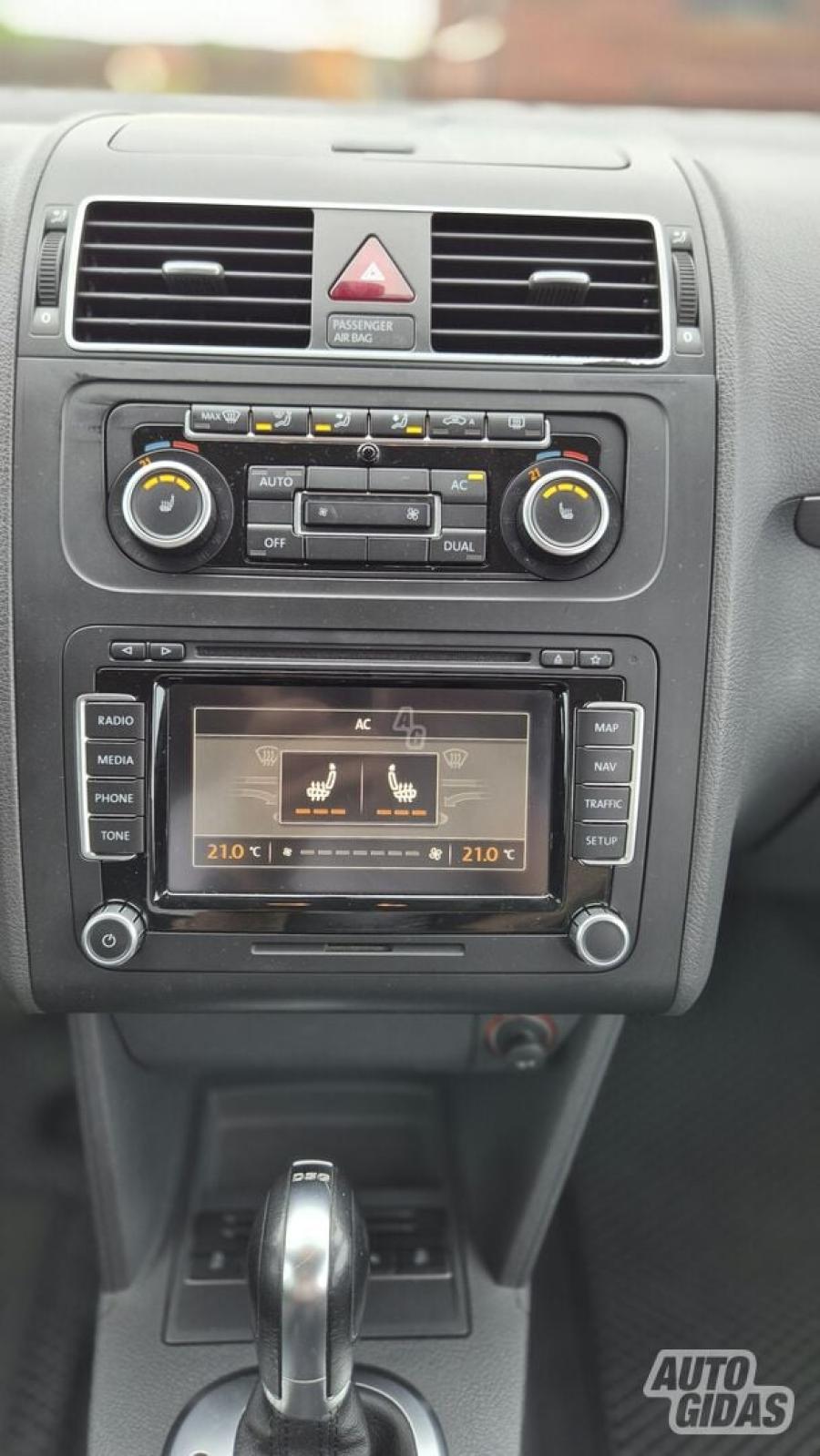 Black Volkswagen Touran 2011 in Vilnius, with an engine capacity of 2.00 L and mileage of 423 thousand km for 5500 €, photo 18 on AUTOMOTO.COM.LV
