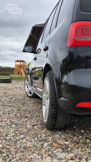 Black Volkswagen Touran 2011 in Vilnius, with an engine capacity of 2.00 L and mileage of 423 thousand km for 5500 €, photo 25 on AUTOMOTO.COM.LV