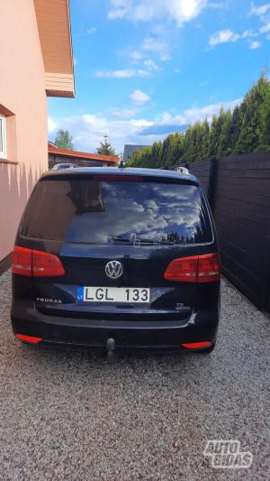 Melns Volkswagen Touran 2011 Klaipėda, ar dzinēja tilpumu 2.00 L un nobraukumu 382 tūkst. km par 5300 €, foto 3 vietnē AUTOMOTO.COM.LV