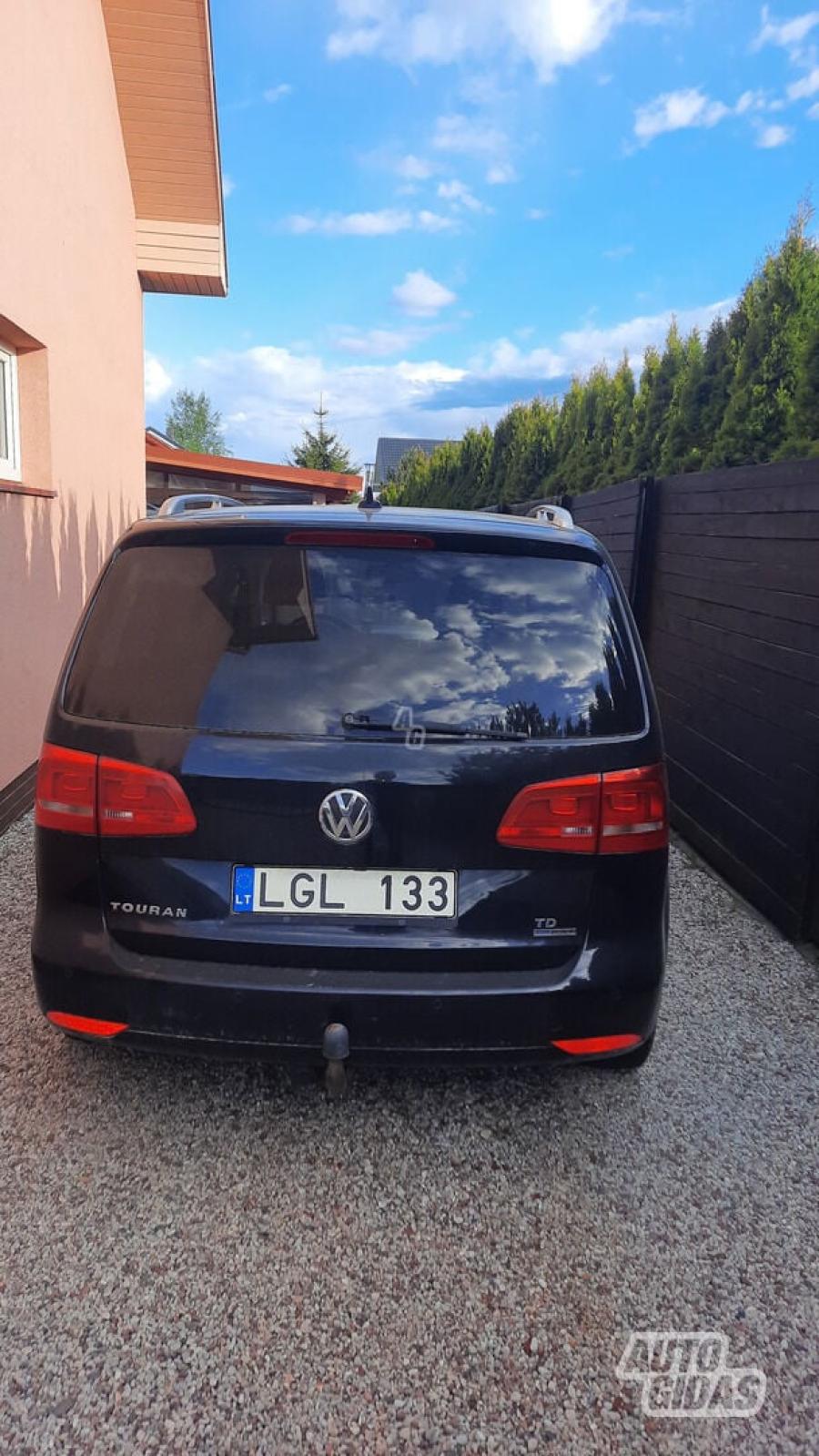 Melns Volkswagen Touran 2011 Klaipėda, ar dzinēja tilpumu 2.00 L un nobraukumu 382 tūkst. km par 5300 €, foto 3 vietnē AUTOMOTO.COM.LV