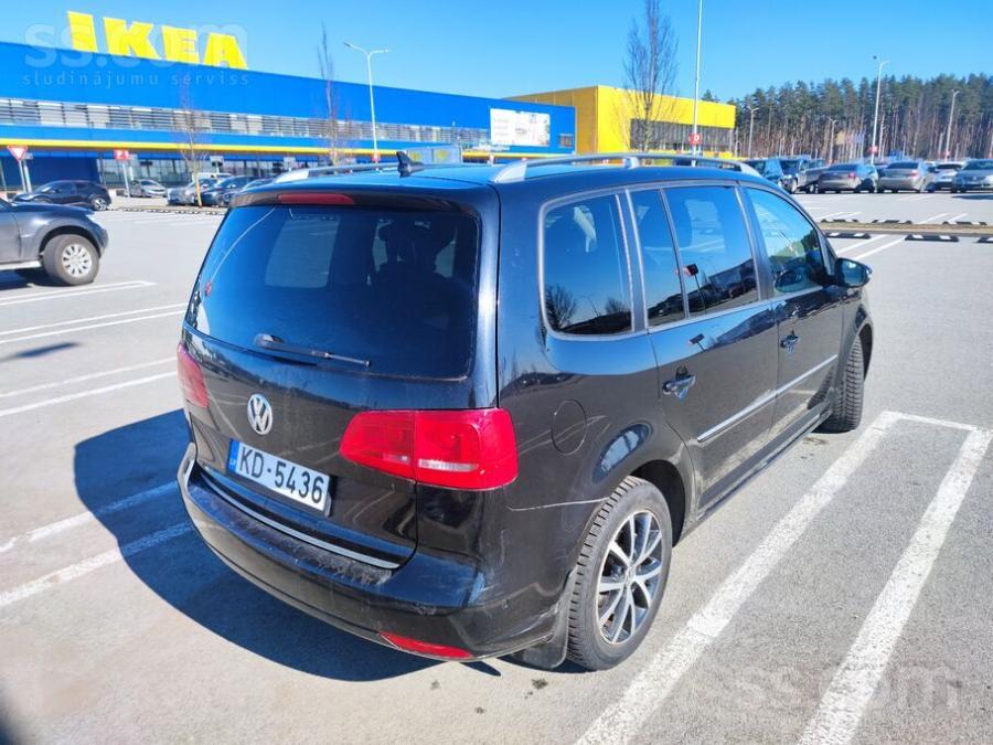 Black Volkswagen Touran 2011 in Riga, with an engine capacity of 2.00 L and mileage of 293 thousand km for 5490 €, photo 3 on AUTOMOTO.COM.LV