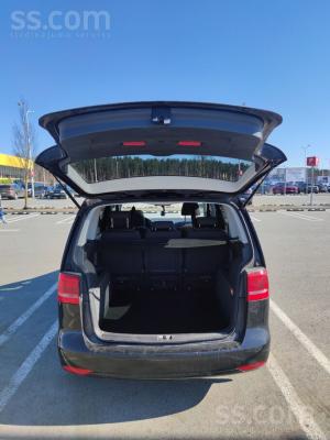 Black Volkswagen Touran 2011 in Riga, with an engine capacity of 2.00 L and mileage of 293 thousand km for 5490 €, photo 5 on AUTOMOTO.COM.LV