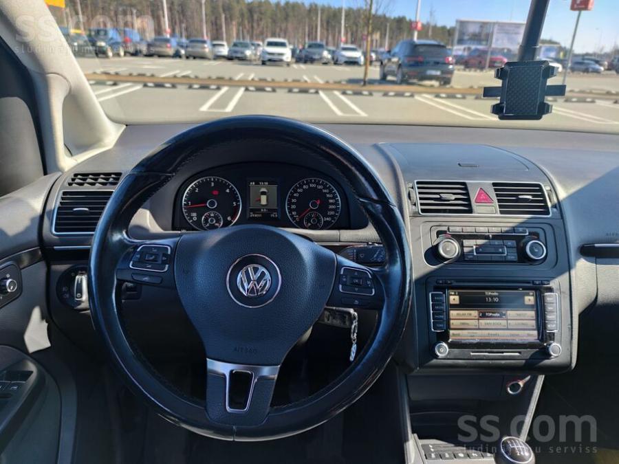 Black Volkswagen Touran 2011 in Riga, with an engine capacity of 2.00 L and mileage of 293 thousand km for 5490 €, photo 7 on AUTOMOTO.COM.LV