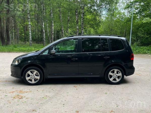 Melns Volkswagen Touran 2011 Rīga, ar dzinēja tilpumu 1.40 L un nobraukumu 0 tūkst. km par 4799 €, foto 2 vietnē AUTOMOTO.COM.LV