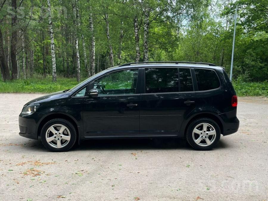 Melns Volkswagen Touran 2011 Rīga, ar dzinēja tilpumu 1.40 L un nobraukumu 0 tūkst. km par 4799 €, foto 3 vietnē AUTOMOTO.COM.LV