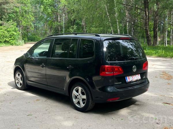 Melns Volkswagen Touran 2011 Rīga, ar dzinēja tilpumu 1.40 L un nobraukumu 0 tūkst. km par 4799 €, foto 3 vietnē AUTOMOTO.COM.LV