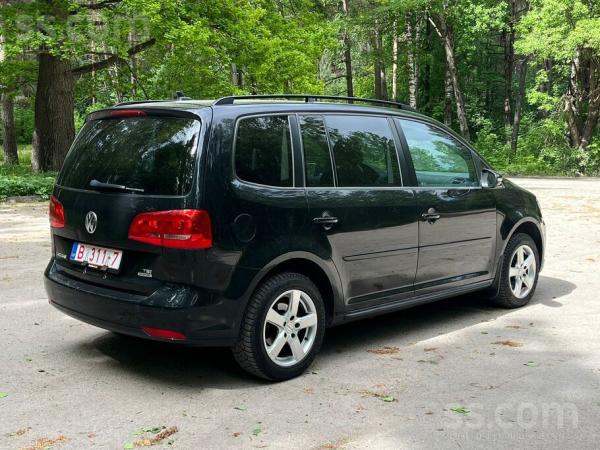 Melns Volkswagen Touran 2011 Rīga, ar dzinēja tilpumu 1.40 L un nobraukumu 0 tūkst. km par 4799 €, foto 5 vietnē AUTOMOTO.COM.LV