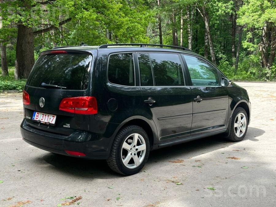 Melns Volkswagen Touran 2011 Rīga, ar dzinēja tilpumu 1.40 L un nobraukumu 0 tūkst. km par 4799 €, foto 6 vietnē AUTOMOTO.COM.LV