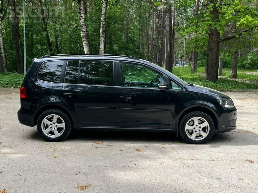 Melns Volkswagen Touran 2011 Rīga, ar dzinēja tilpumu 1.40 L un nobraukumu 0 tūkst. km par 4799 €, foto 7 vietnē AUTOMOTO.COM.LV