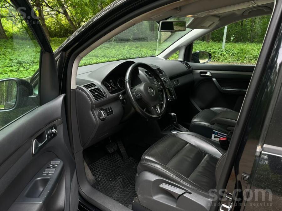 Melns Volkswagen Touran 2011 Rīga, ar dzinēja tilpumu 1.40 L un nobraukumu 0 tūkst. km par 4799 €, foto 10 vietnē AUTOMOTO.COM.LV