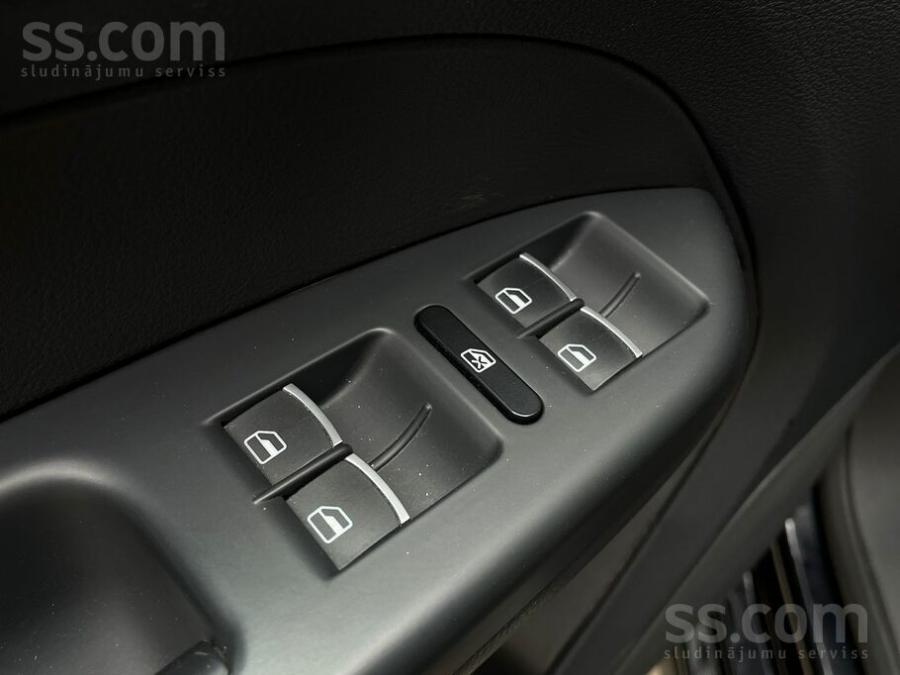 Melns Volkswagen Touran 2011 Rīga, ar dzinēja tilpumu 1.40 L un nobraukumu 0 tūkst. km par 4799 €, foto 17 vietnē AUTOMOTO.COM.LV