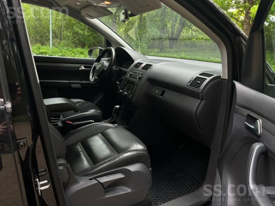 Melns Volkswagen Touran 2011 Rīga, ar dzinēja tilpumu 1.40 L un nobraukumu 0 tūkst. km par 4799 €, foto 22 vietnē AUTOMOTO.COM.LV