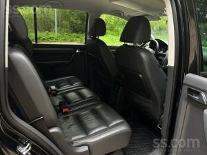 Melns Volkswagen Touran 2011 Rīga, ar dzinēja tilpumu 1.40 L un nobraukumu 0 tūkst. km par 4799 €, foto 23 vietnē AUTOMOTO.COM.LV