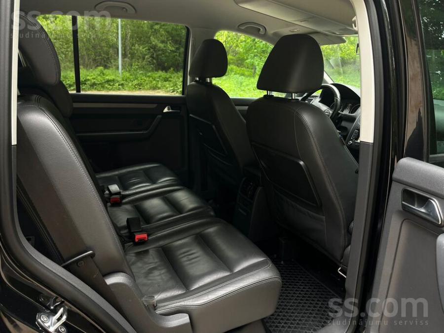 Melns Volkswagen Touran 2011 Rīga, ar dzinēja tilpumu 1.40 L un nobraukumu 0 tūkst. km par 4799 €, foto 23 vietnē AUTOMOTO.COM.LV