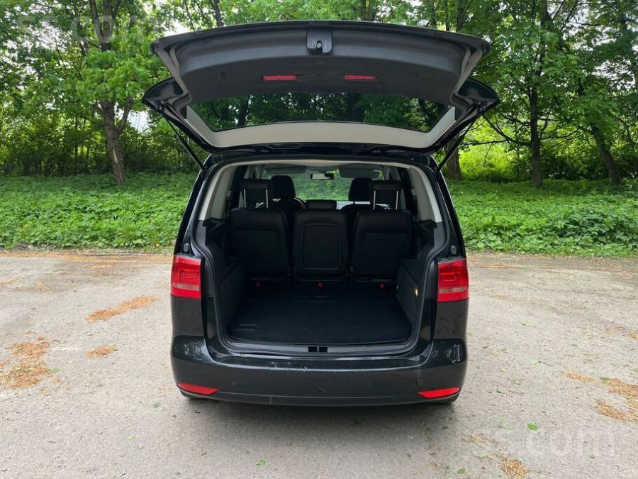 Melns Volkswagen Touran 2011 Rīga, ar dzinēja tilpumu 1.40 L un nobraukumu 0 tūkst. km par 4799 €, foto 24 vietnē AUTOMOTO.COM.LV
