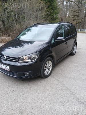Melns Volkswagen Touran 2011 Aizkraukle, ar dzinēja tilpumu 1.60 L un nobraukumu 214 tūkst. km par 4700 €, foto  vietnē AUTOMOTO.COM.LV