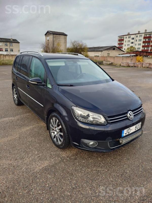 Black Volkswagen Touran 2011 in Talsi, with an engine capacity of 2.00 L and mileage of 356 thousand km for 3600 €, photo 2 on AUTOMOTO.COM.LV
