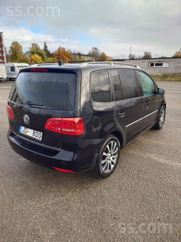Black Volkswagen Touran 2011 in Talsi, with an engine capacity of 2.00 L and mileage of 356 thousand km for 3600 €, photo 4 on AUTOMOTO.COM.LV