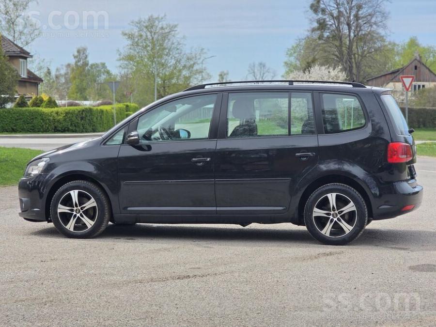 Black Volkswagen Touran 2011 in Liepaja, with an engine capacity of 1.20 L and mileage of 213 thousand km for 4750 €, photo 4 on AUTOMOTO.COM.LV