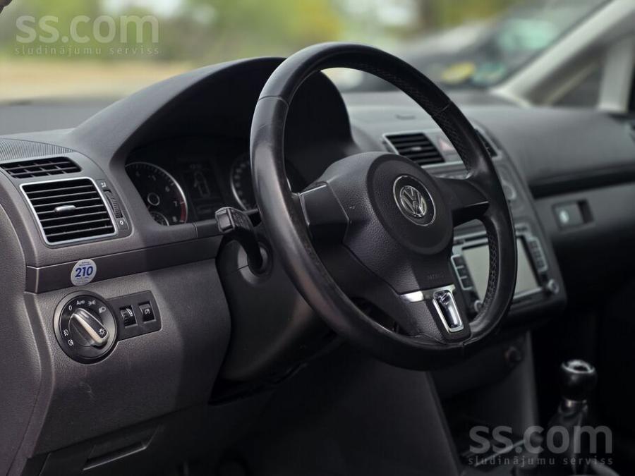 Black Volkswagen Touran 2011 in Liepaja, with an engine capacity of 1.20 L and mileage of 213 thousand km for 4750 €, photo 13 on AUTOMOTO.COM.LV