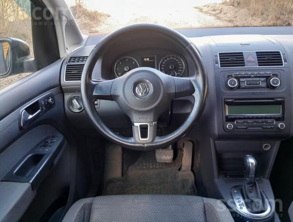 Black Volkswagen Touran 2011 in Valmiera, with an engine capacity of 2.00 L and mileage of 467 thousand km for 2800 €, photo 5 on AUTOMOTO.COM.LV