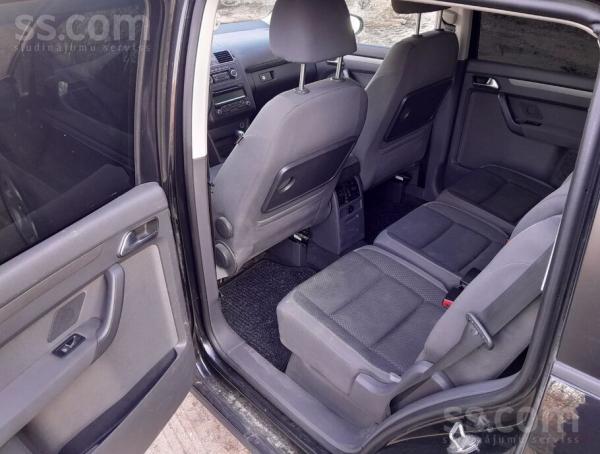 Black Volkswagen Touran 2011 in Valmiera, with an engine capacity of 2.00 L and mileage of 467 thousand km for 2800 €, photo 7 on AUTOMOTO.COM.LV