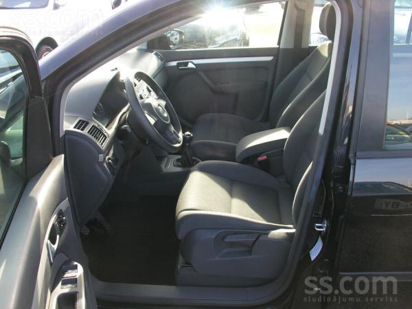 Melns Volkswagen Touran 2011 Rīga, ar dzinēja tilpumu 1.40 L un nobraukumu 0 tūkst. km par 5100 €, foto 9 vietnē AUTOMOTO.COM.LV