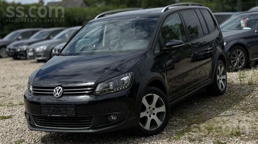 Melns Volkswagen Touran 2011 Rīga, ar dzinēja tilpumu 1.60 L un nobraukumu 242 tūkst. km par 7490 €, foto 3 vietnē AUTOMOTO.COM.LV
