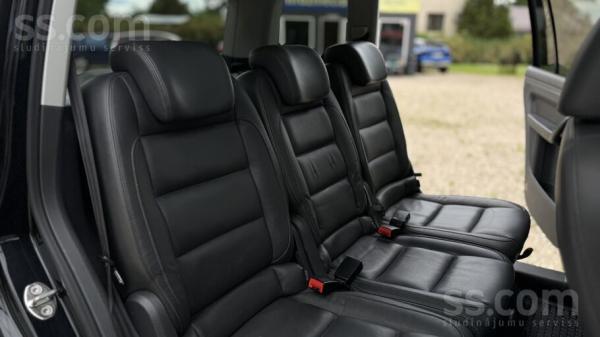 Melns Volkswagen Touran 2011 Rīga, ar dzinēja tilpumu 1.60 L un nobraukumu 242 tūkst. km par 7490 €, foto 9 vietnē AUTOMOTO.COM.LV