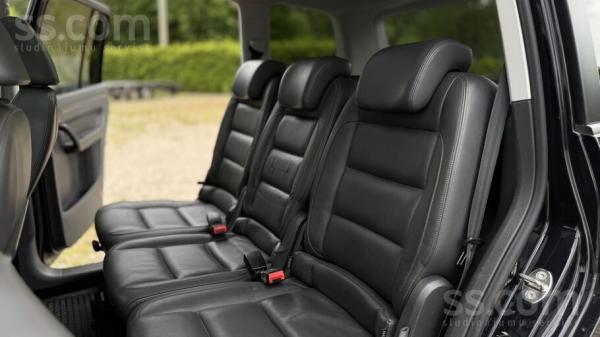 Melns Volkswagen Touran 2011 Rīga, ar dzinēja tilpumu 1.60 L un nobraukumu 242 tūkst. km par 7490 €, foto 10 vietnē AUTOMOTO.COM.LV