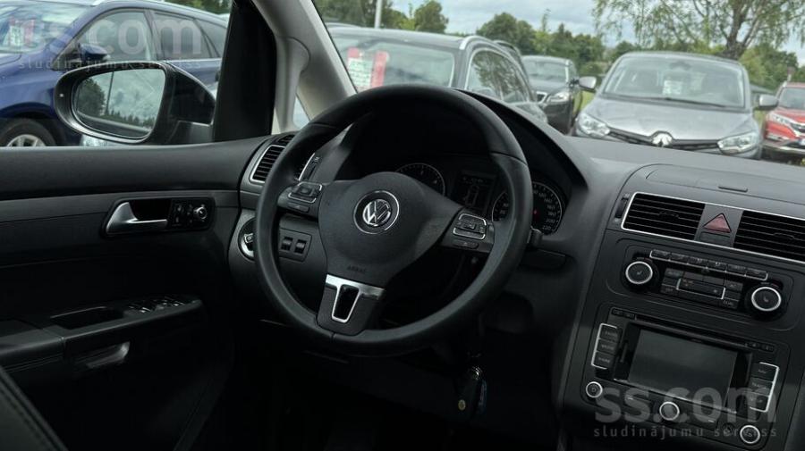 Melns Volkswagen Touran 2011 Rīga, ar dzinēja tilpumu 1.60 L un nobraukumu 242 tūkst. km par 7490 €, foto 13 vietnē AUTOMOTO.COM.LV