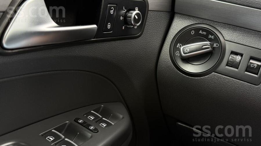 Melns Volkswagen Touran 2011 Rīga, ar dzinēja tilpumu 1.60 L un nobraukumu 242 tūkst. km par 7490 €, foto 22 vietnē AUTOMOTO.COM.LV