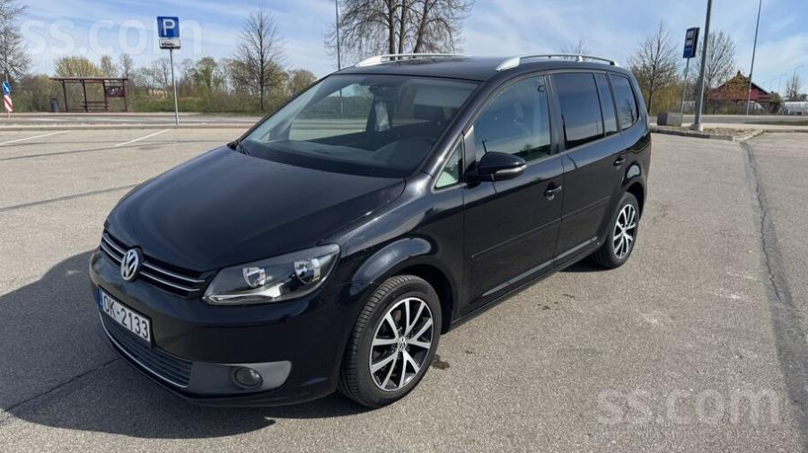 Melns Volkswagen Touran 2011 Daugavpils, ar dzinēja tilpumu 1.60 L un nobraukumu 260 tūkst. km par 5450 €, foto 1 vietnē AUTOMOTO.COM.LV